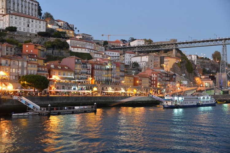 Noite no Porto — O Guia de Viagem